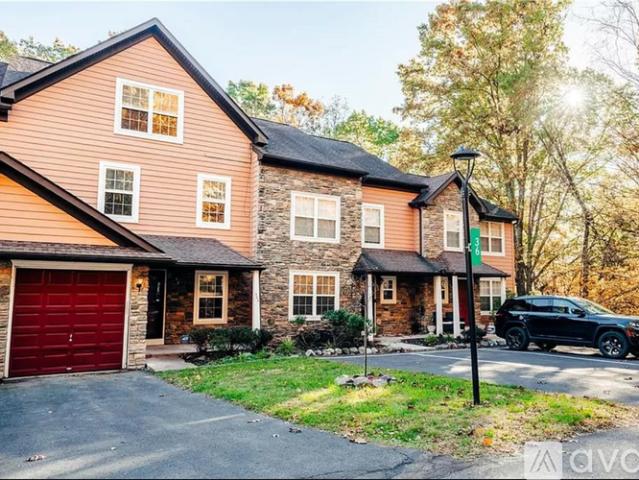 3 BR, 3 BA Apartment 36 Skyview Drive, Unit C, East Stroudsburg, PA 18302
