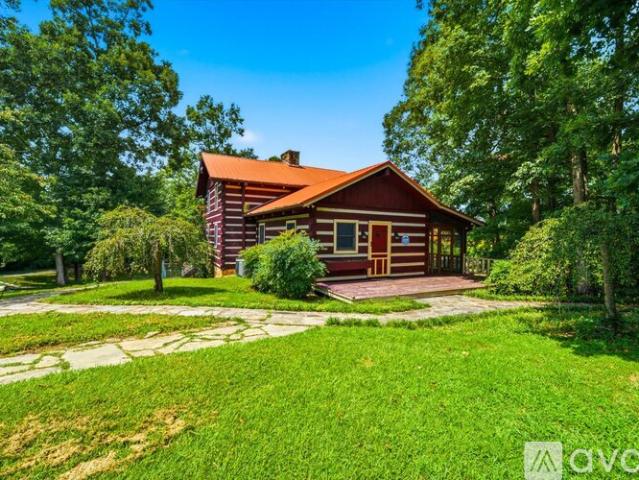 3 BR, 3 BA Apartment 377 U S 25 W 70, Dandridge, TN 37725