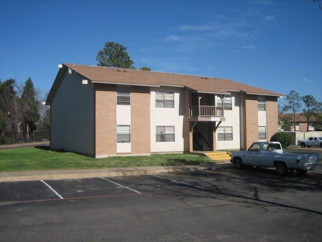 3 BR, 3 BA Apartment 378 N. Jim Miller Road, Dallas, TX 75217