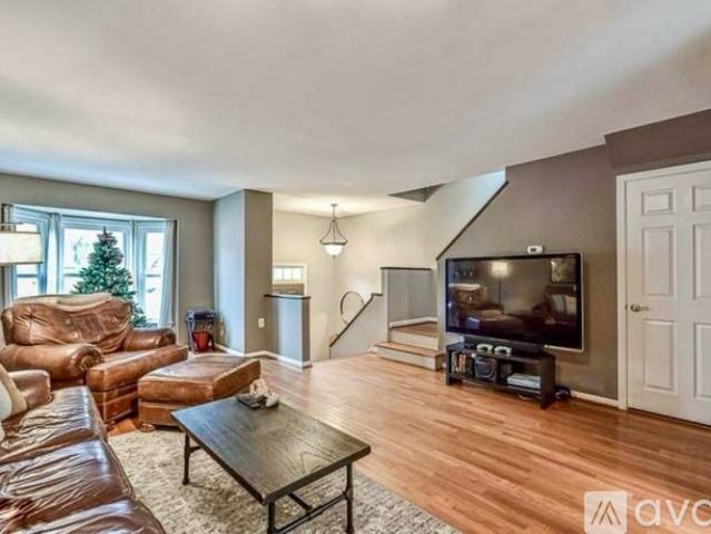 3 BR, 3 BA Apartment 3814 Usher Court, Unit ALX 3814 Usher Ct Alexandria, VA 22304