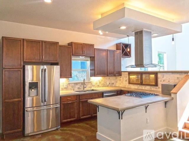 3 BR, 3 BA Apartment 3835 N Williams St, Denver, CO 80205