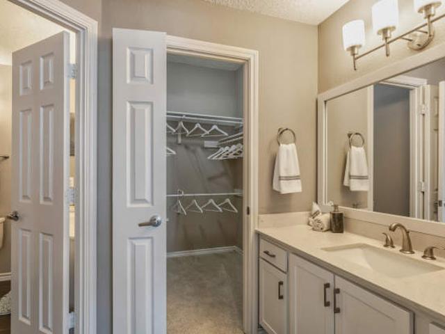 3 BR, 3 BA Apartment 385 E Las Colinas Blvd, Irving, TX 75039