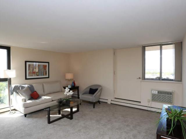 3 BR, 3 BA Apartment 3909 N Murray Ave, Shorewood, WI 53211