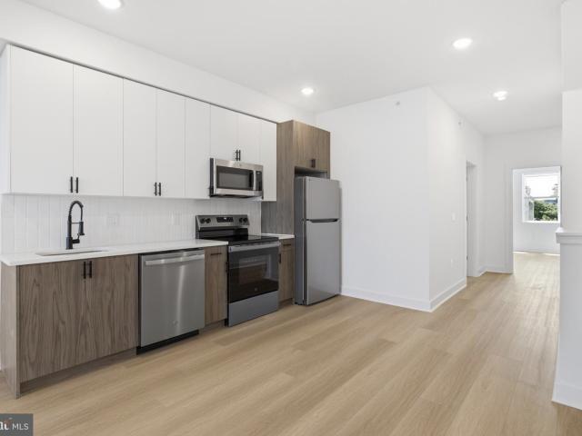 3 BR, 3 BA Apartment 3931 Fairmount Ave, Philadelphia, PA 19104