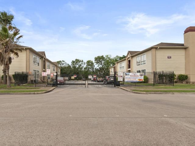 3 BR, 3 BA Apartment 3954 Arlington Square Drive Unit 180, Houston, TX 77034