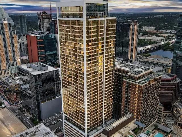 3 BR, 3 BA Apartment 303 W 5th St, Austin, TX 78701