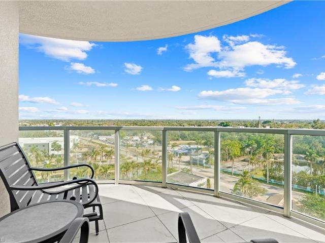 3 BR, 3 BA Apartment 3000 Oasis Grand Boulevard, Fort Myers, FL 33916