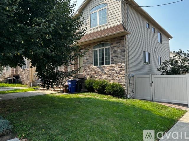 3 BR, 3 BA Apartment 31 Tillman Street, Staten Island, NY 10314