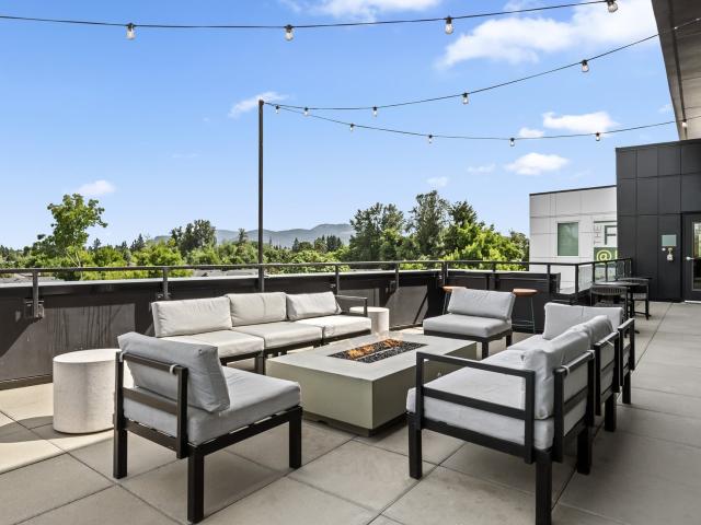 3 BR, 3 BA Apartment 3230 Kinsrow Ave Unit Private Priced By Bed, Eugene, OR 97401