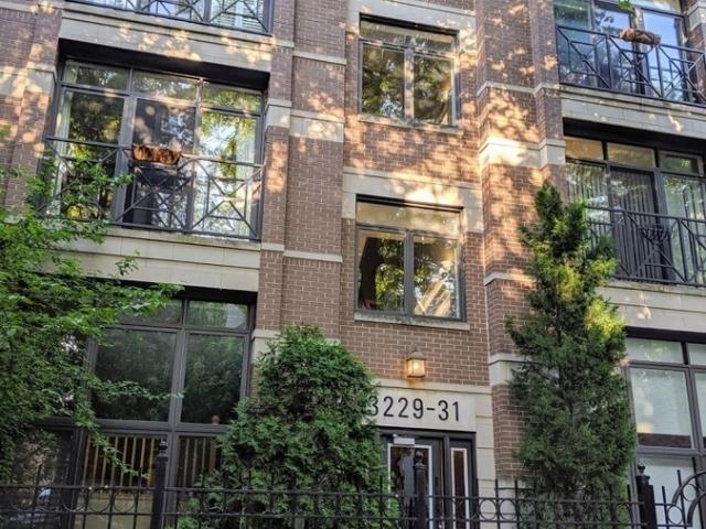 3 BR, 3 BA Apartment 3231 N Clifton Ave, Chicago, IL 60657