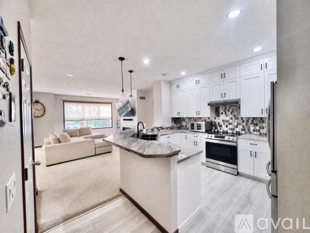 3 BR, 3 BA Apartment 3365 Cherry Lane, Unit D, Woodbury, MN 55129