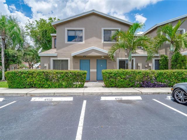 3 BR, 3 BA Apartment 4932 South University Dr, Davie, FL 33328