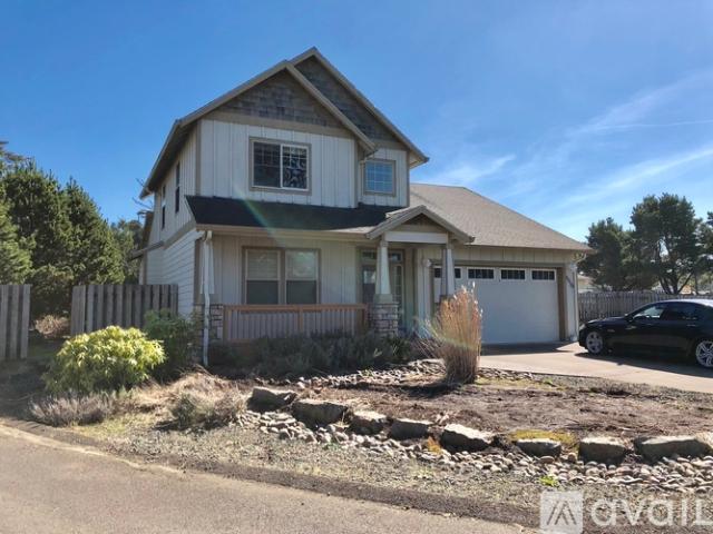 3 BR, 3 BA Apartment 4050 Evergreen Avenue, Depoe Bay, OR 97341