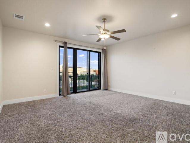 3 BR, 3 BA Apartment 410 Melba St, Unit 3, Dallas, TX 75208