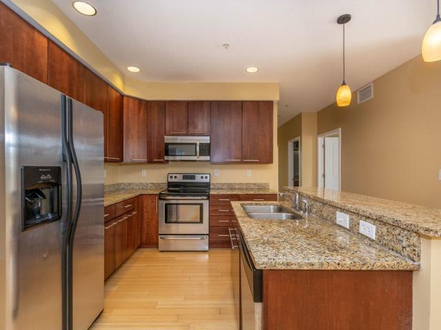 3 BR, 3 BA Apartment 422 East Kirkwood Avenue Unit 3 beds, 3 baths, $5986, Bloomington, IN 47408