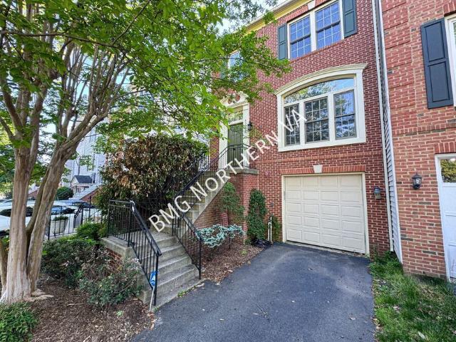 3 BR, 3 BA Apartment 43003 Golf View Dr, Chantilly, VA 20152