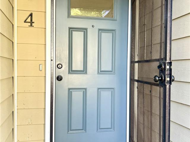 3 BR, 3 BA Apartment 4 Latitude Court, Newport Beach, CA 92663