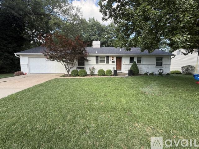 3 BR, 3 BA Apartment 5555 Roeland Drive, Roeland Park, KS 66205