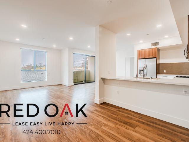 3 BR, 3 BA Apartment 5727 La Mirada Ave, Los Angeles, CA 90038
