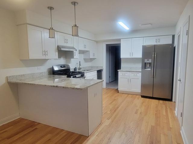 3 BR, 3 BA Apartment 5018 Dobson Street, Skokie, IL 60077