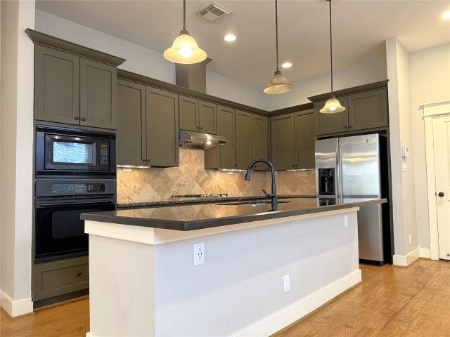 3 BR, 3 BA Apartment 5237 Center Street, Houston, TX 77007