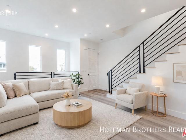 3 BR, 3 BA Apartment 527 N Normandie Ave, Los Angeles, CA 90004