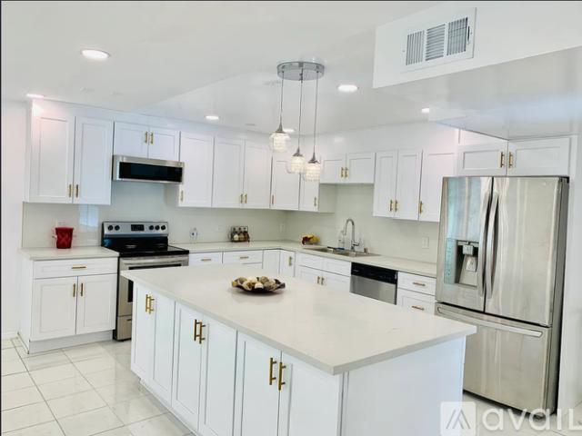 3 BR, 3 BA Apartment 5301 Balboa Blvd, Unit F7, Los Angeles Encino, CA 91316