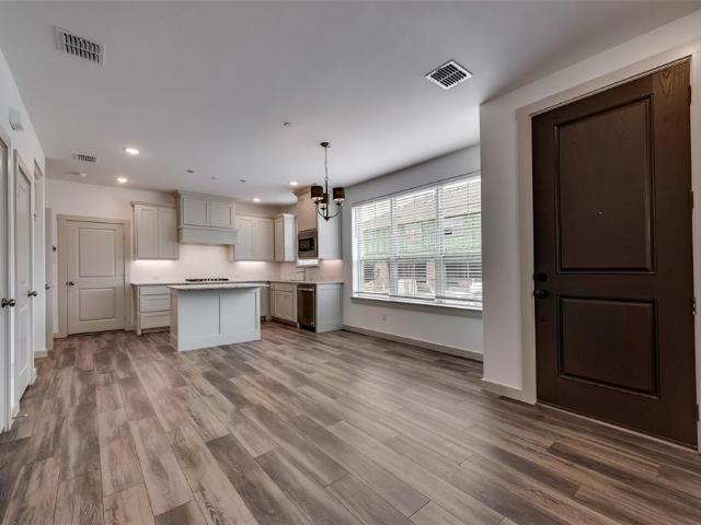 3 BR, 3 BA Apartment 539 Cobblestone Ln, IRVING, TX 75039