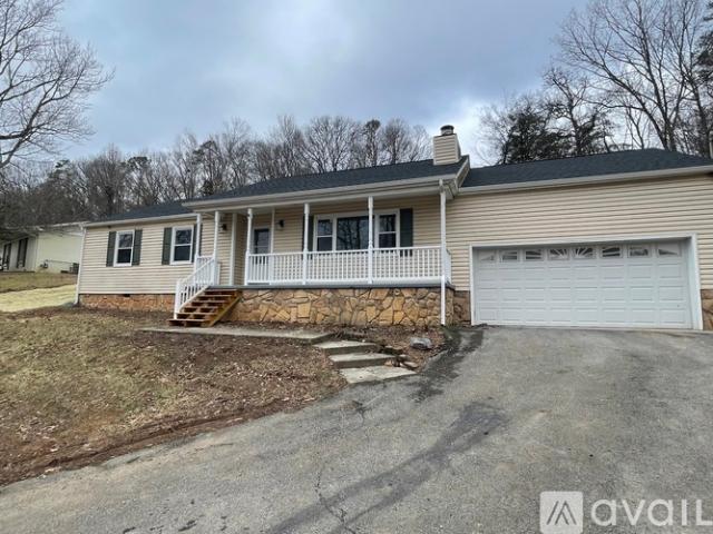 3 BR, 3 BA Apartment 6130 Grove Dr, Knoxville, TN 37918