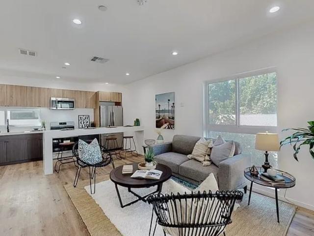 3 BR, 3 BA Apartment 6344 Camellia Avenue, North Hollywood, CA 91606
