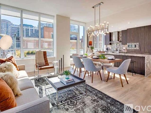 3 BR, 3 BA Apartment 741 N Hudson Ave, Unit 3 Bedroom 3 Bathroom Penthouse, Chicago, IL 60610