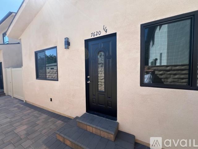 2 BR, 2 BA Apartment 7620 1 4 Arcola Ave, Los Angeles, CA 91352