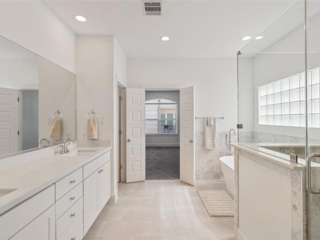3 BR, 3 BA Apartment 7702 West Side Villas Lane, Houston, TX 77055