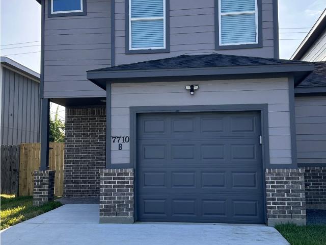 3 BR, 3 BA Apartment 7710 Darnay Drive, Houston, TX 77033