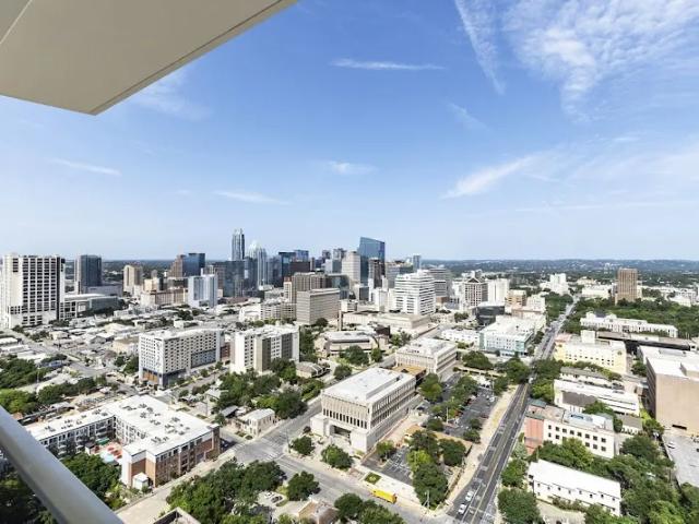 3 BR, 3 BA Apartment 700 E 11th St, Austin, TX 78701