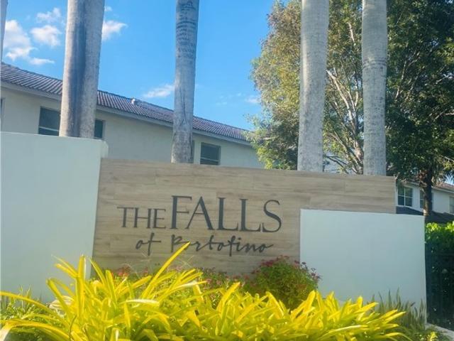 3 BR, 3 BA Apartment 7012 Romana Way, Naples, FL 34119
