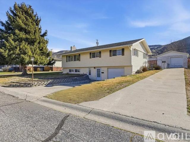 3 BR, 3 BA Apartment 707 Spruce Street, Coulee Dam, WA 99116