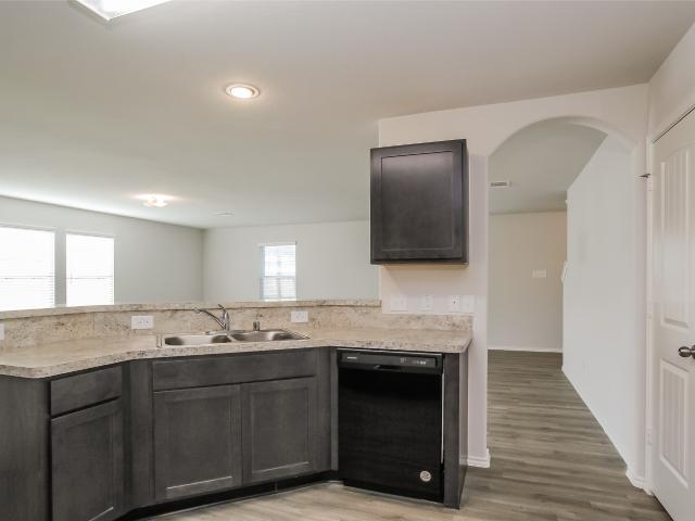 3 BR, 3 BA Apartment 8638 Doris Oaks Circle, Houston, TX 77028