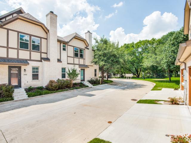 3 BR, 3 BA Apartment 8706 Tudor Pl, Dallas, TX 75228