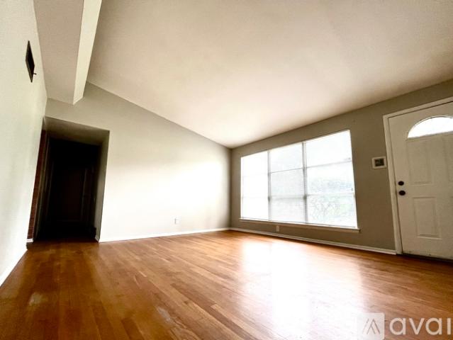 3 BR, 3 BA Apartment 880 Gladiola Drive, Florissant, MO 63031