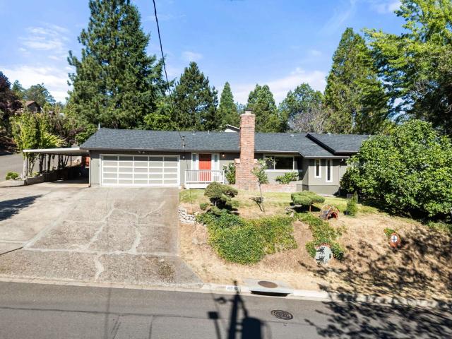 3 BR, 3 BA Apartment 805 Walker Avenue, Ashland, OR 97520