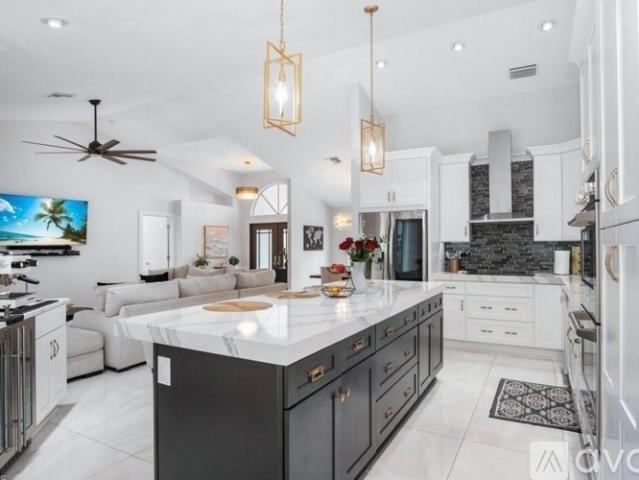 3 BR, 3 BA Apartment 8139 La Palmas Way, Naples, FL 34109