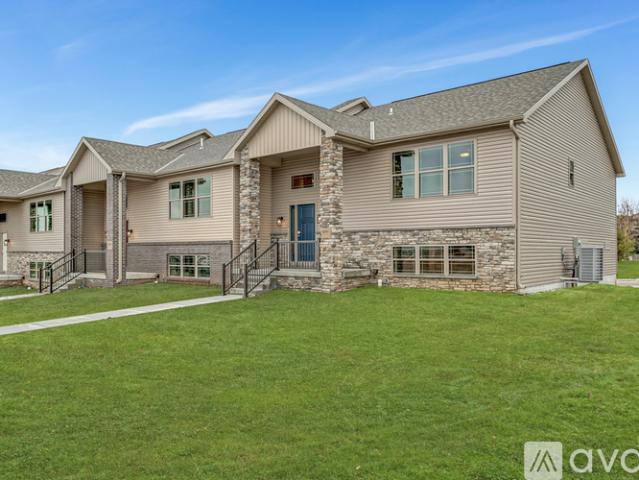 3 BR, 3 BA Apartment 8195 Regent Dr, Lincoln, NE 68507