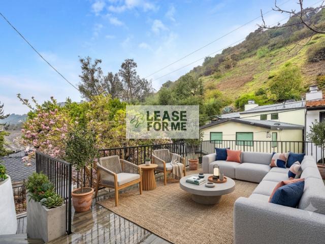 3 BR, 3 BA Apartment 9848 Portola Dr, Beverly, CA 90210