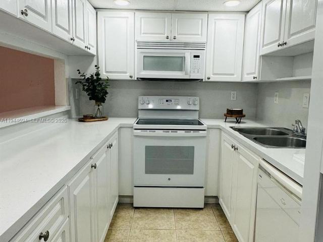 3 BR, 3 BA Apartment 984 West 40th Street, Hialeah, FL 33012