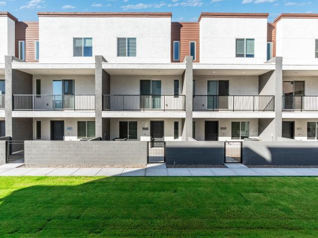 3 BR, 3 BA Apartment 98 West Dobbins Road Unit 0 6, Phoenix, AZ 85041