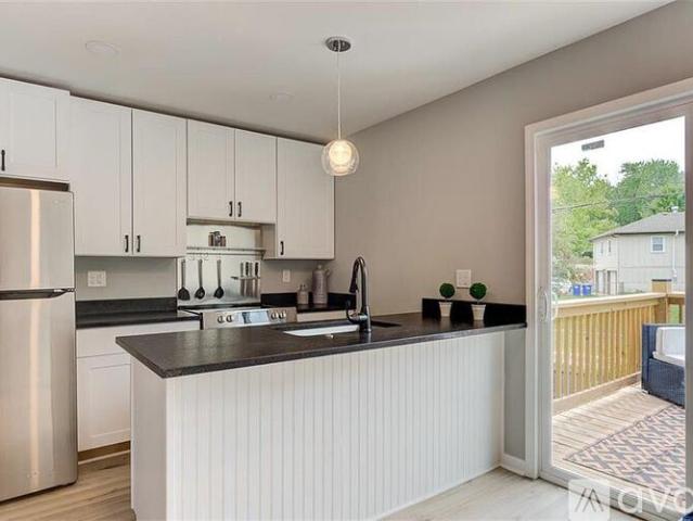 3 BR, 3 BA Apartment 9923 West 52nd Street, Unit 9923, Shawnee, KS 66203