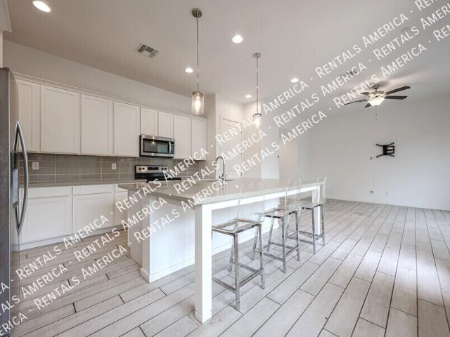 3 BR, 3 BA Apartment 901 S Smith Rd, Tempe, AZ 85281