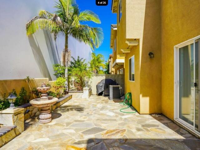 3 BR, 3 BA in County Strip