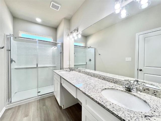 3 BR, 3 BA in Burleson